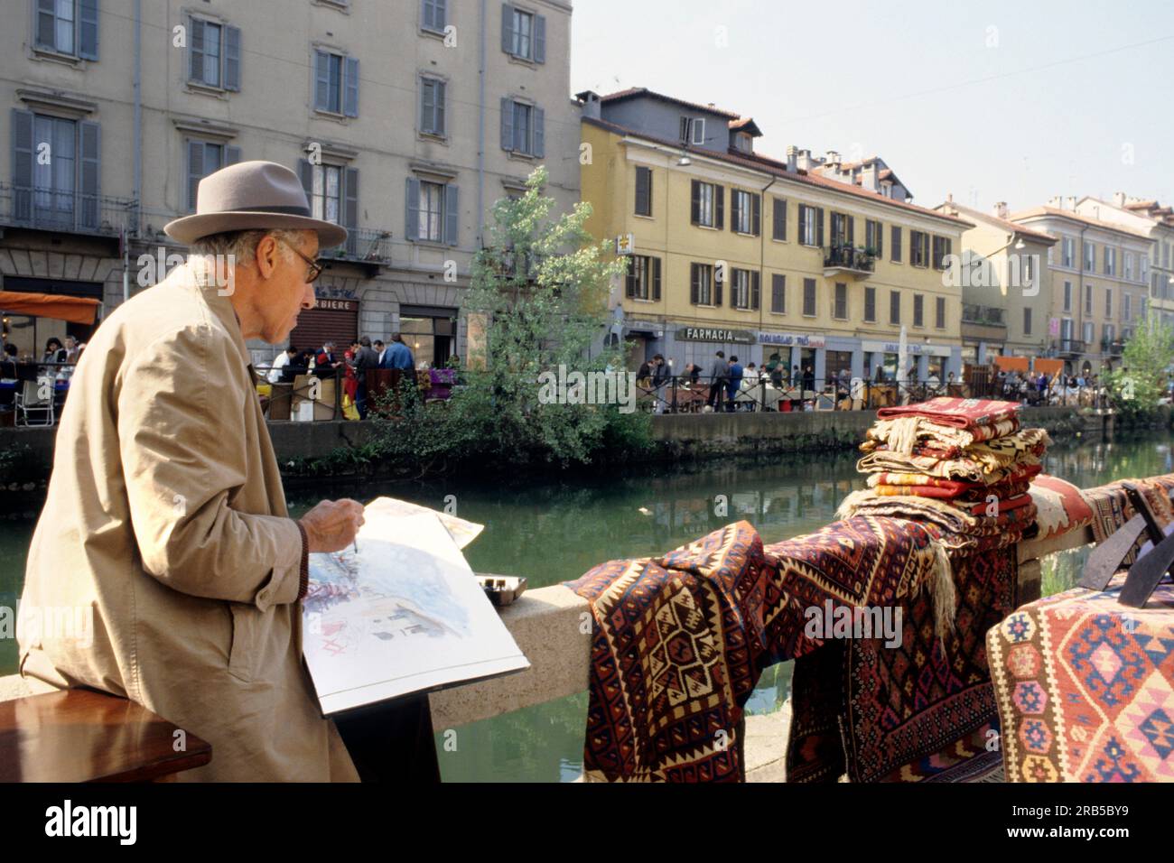 Navigli antiques market milan hi-res stock photography and images - Alamy