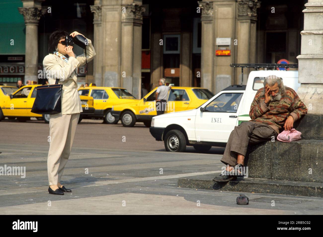 Homeless milan hi-res stock photography and images - Alamy