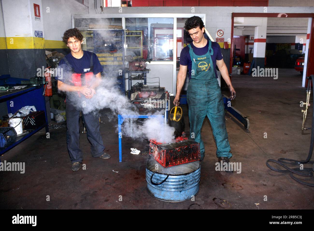 Machine shop mechanics hi-res stock photography and images - Alamy