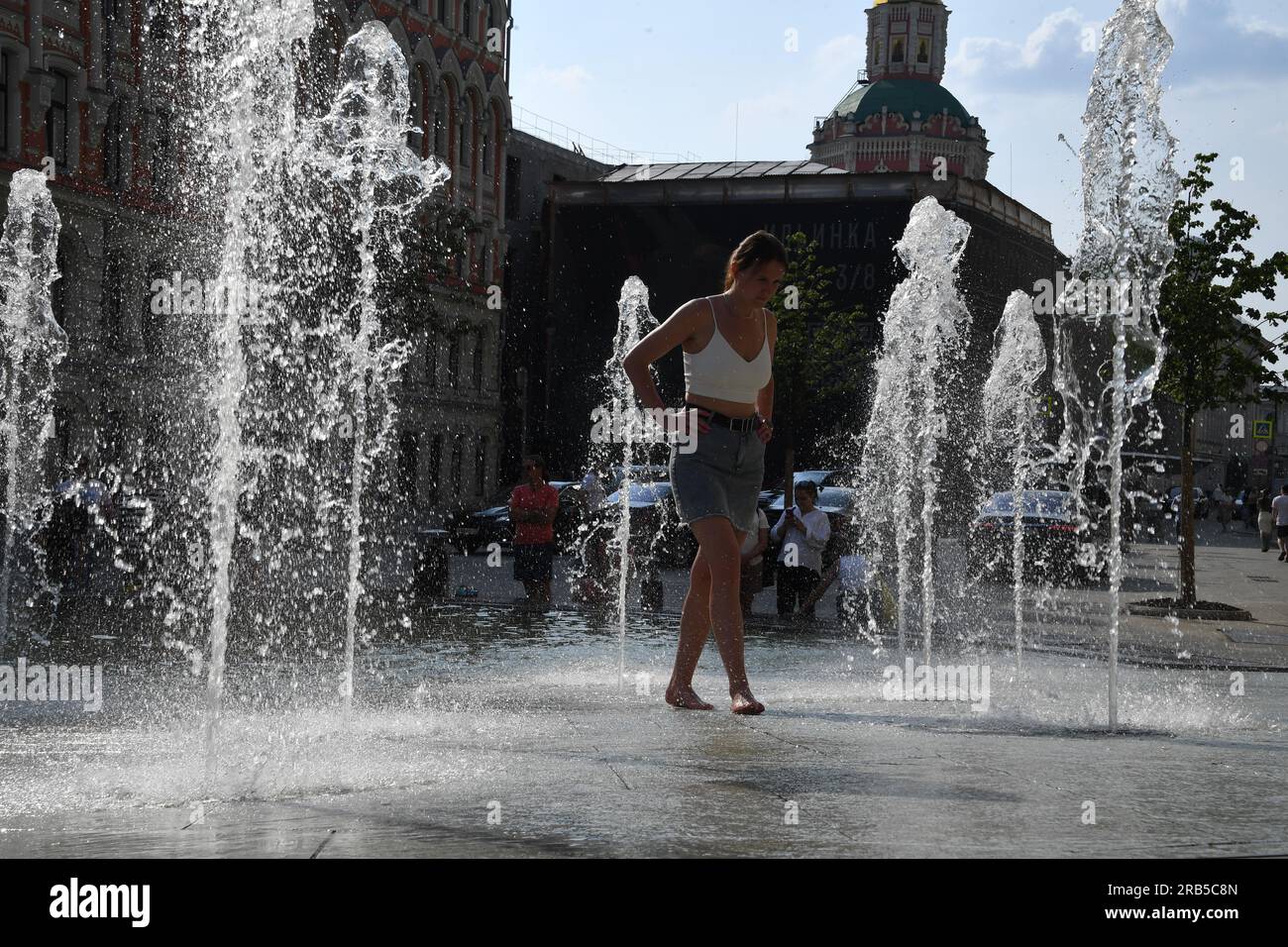 Moscow. Girls at the dancing fountains on Manezhnaya Square Stock Photo ...