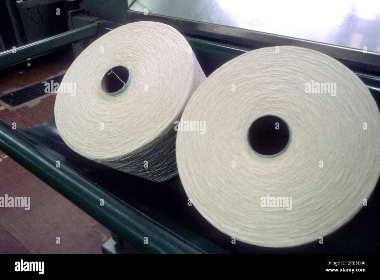 Open end spinning hi-res stock photography and images - Alamy