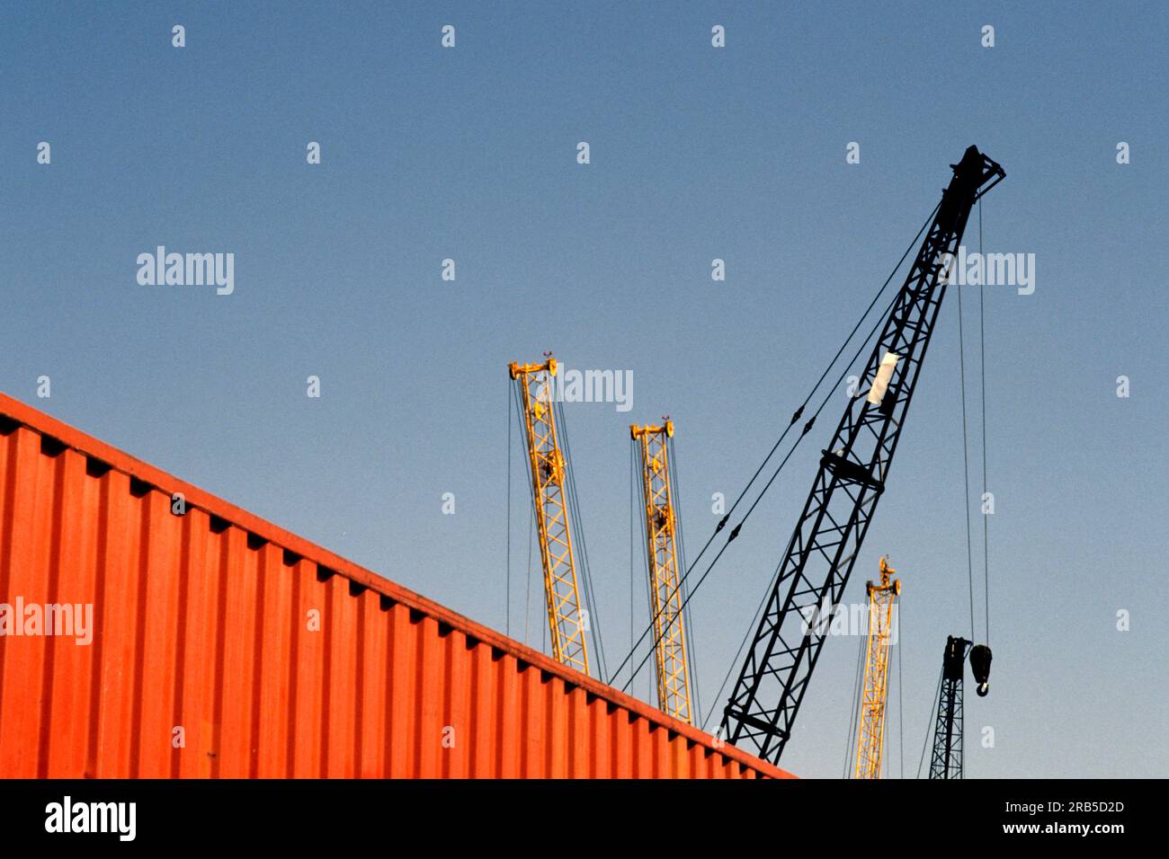 Horizontal crane hi-res stock photography and images - Alamy