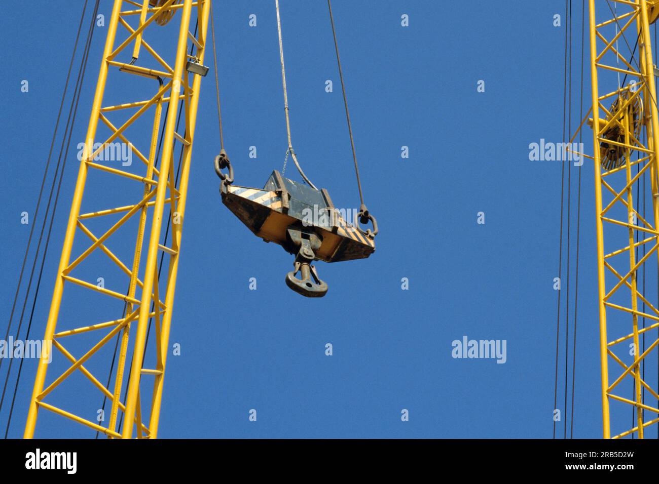 Horizontal crane hi-res stock photography and images - Alamy