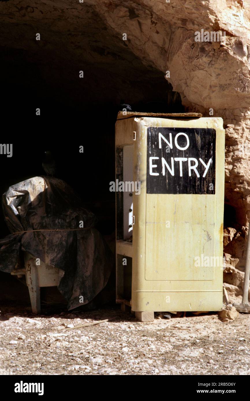 Abandoned fridge hi-res stock photography and images - Alamy