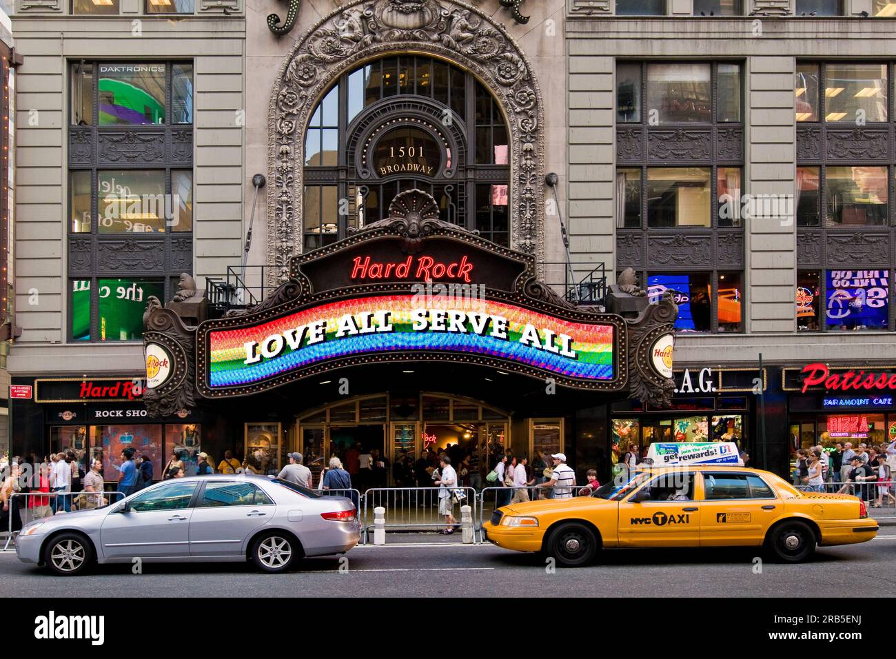Windows times square hi-res stock photography and images - Alamy