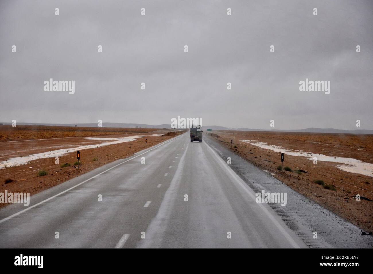 Iran. Road to Shiraz Stock Photo - Alamy