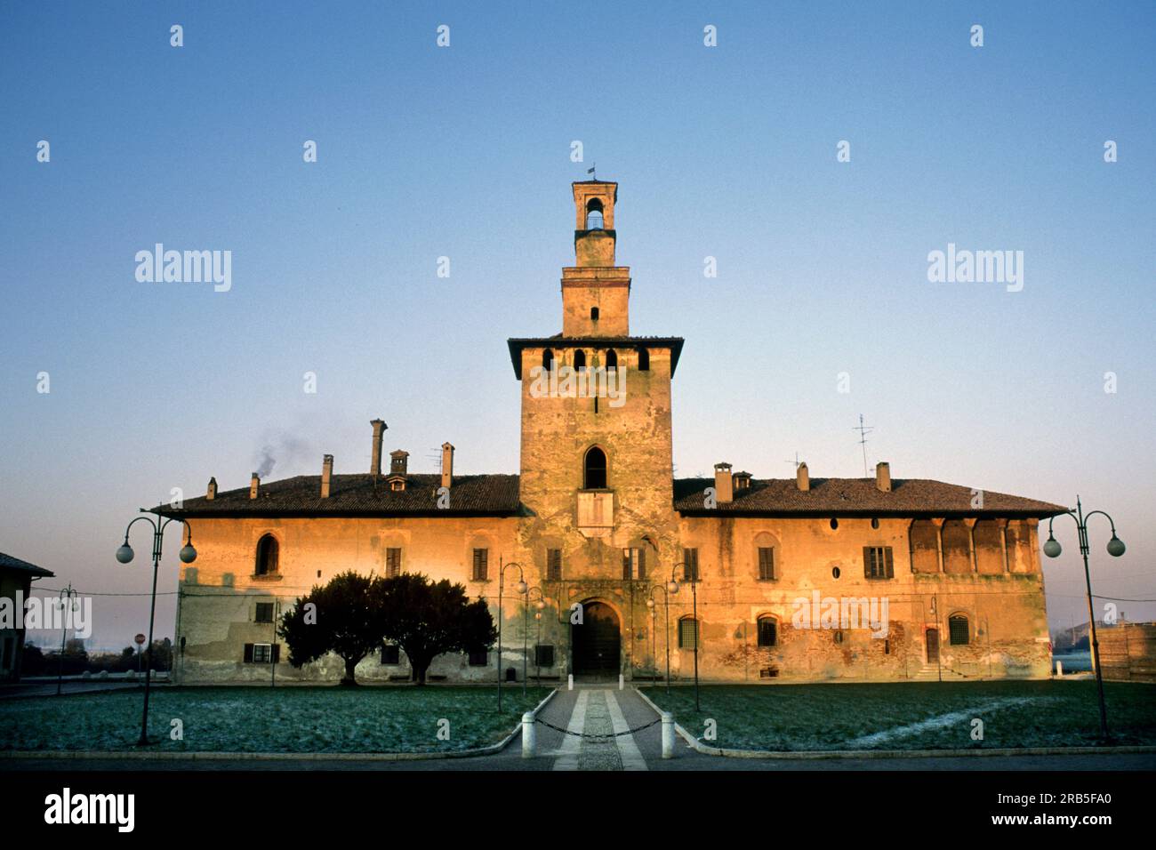 Regional castles hi-res stock photography and images - Alamy