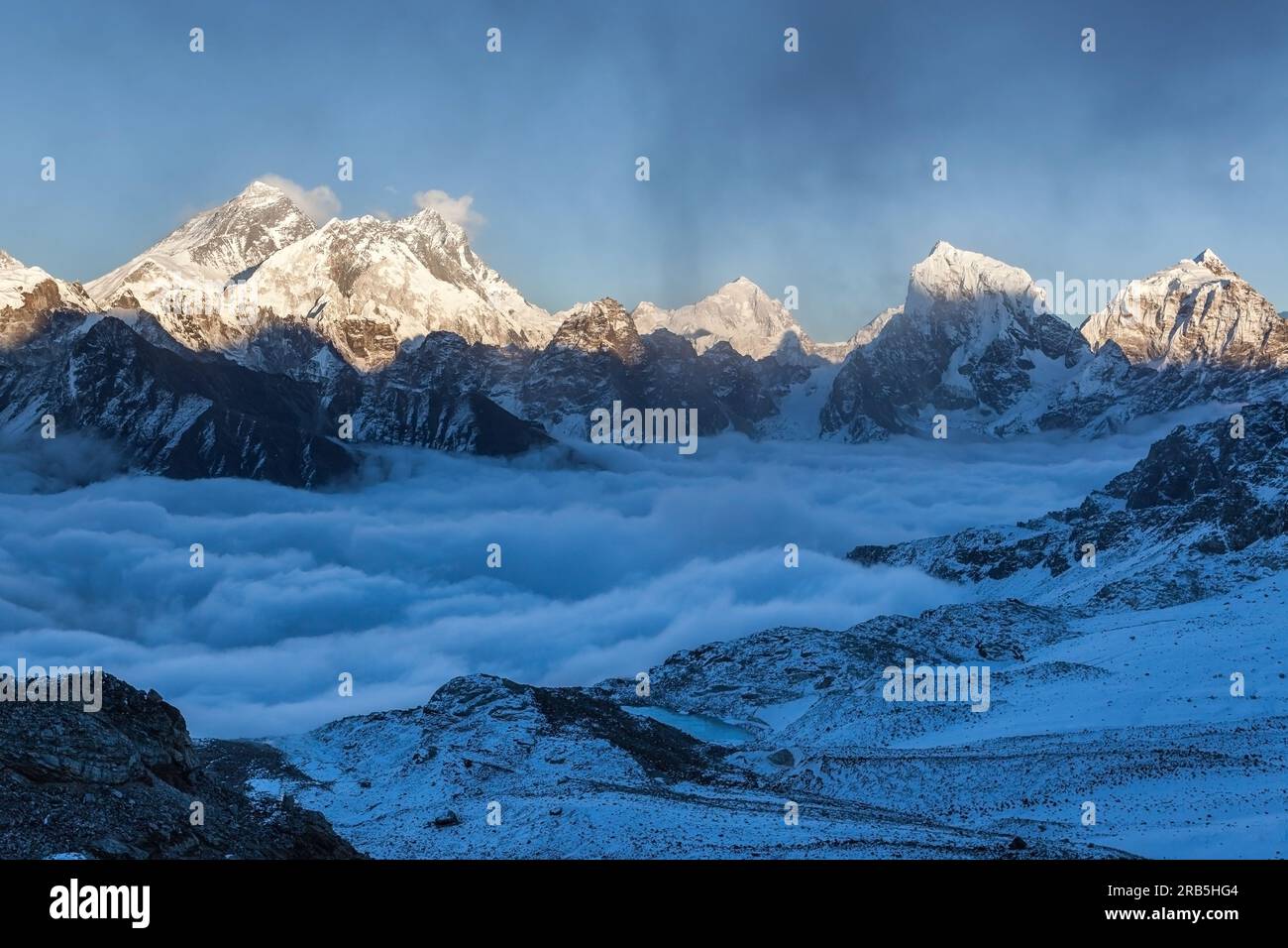 Everest panoramic view from Renjo La pass. Beautiful mountain valley ...