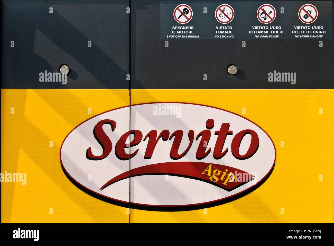 Fuel service stations hi-res stock photography and images - Alamy