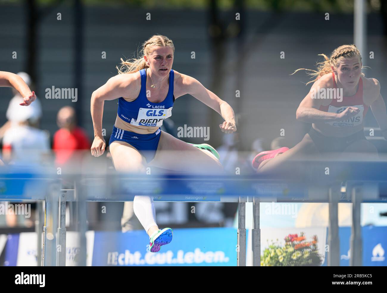 Serina RIEDEL (GER/ TSV Zeulenroda) action, r. Shaina BURNS (USA) women ...