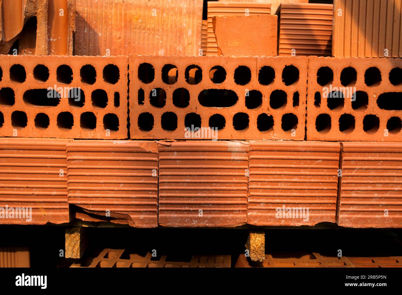 Building with bricks hi-res stock photography and images - Alamy