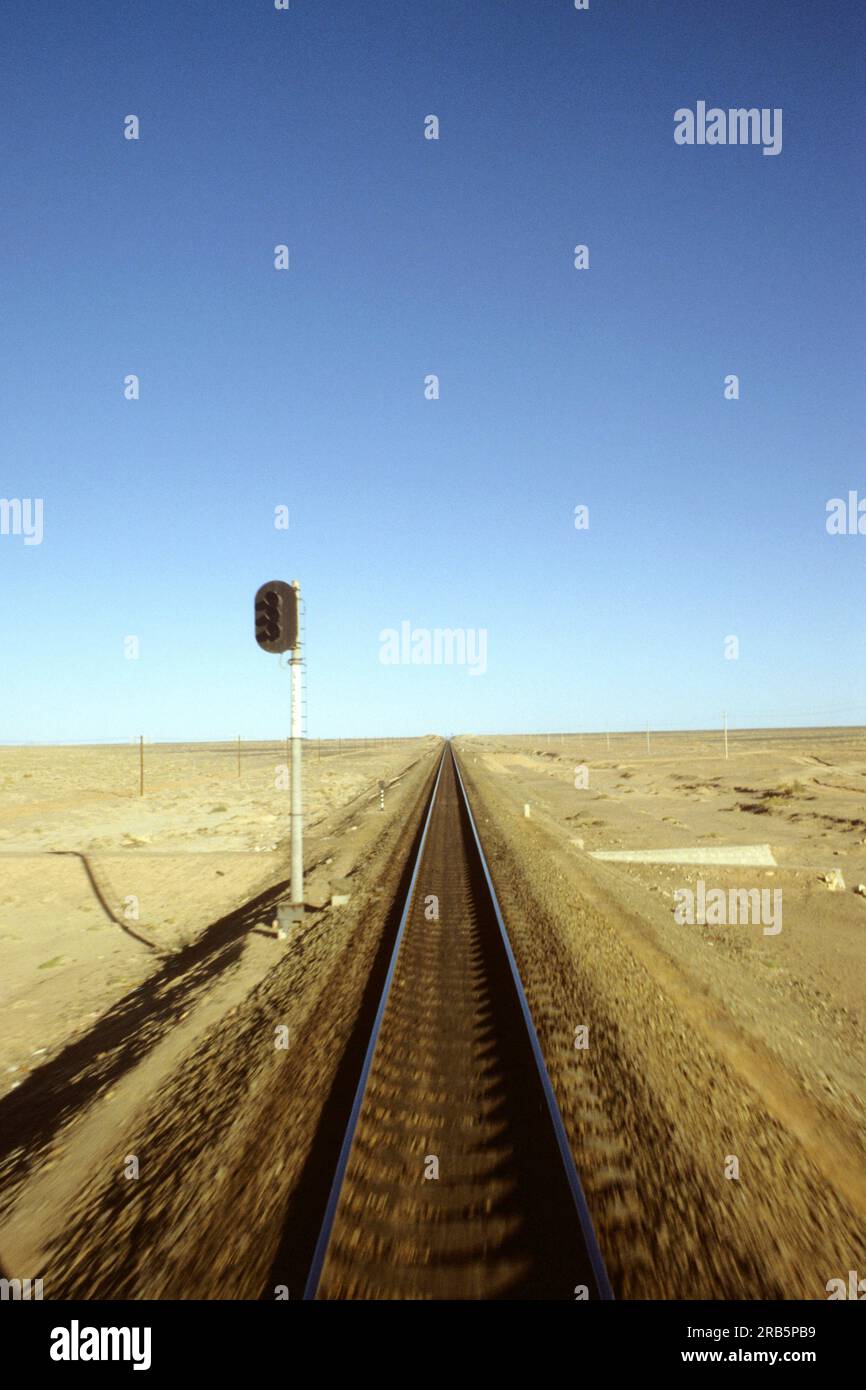 China desert railways hi-res stock photography and images - Alamy