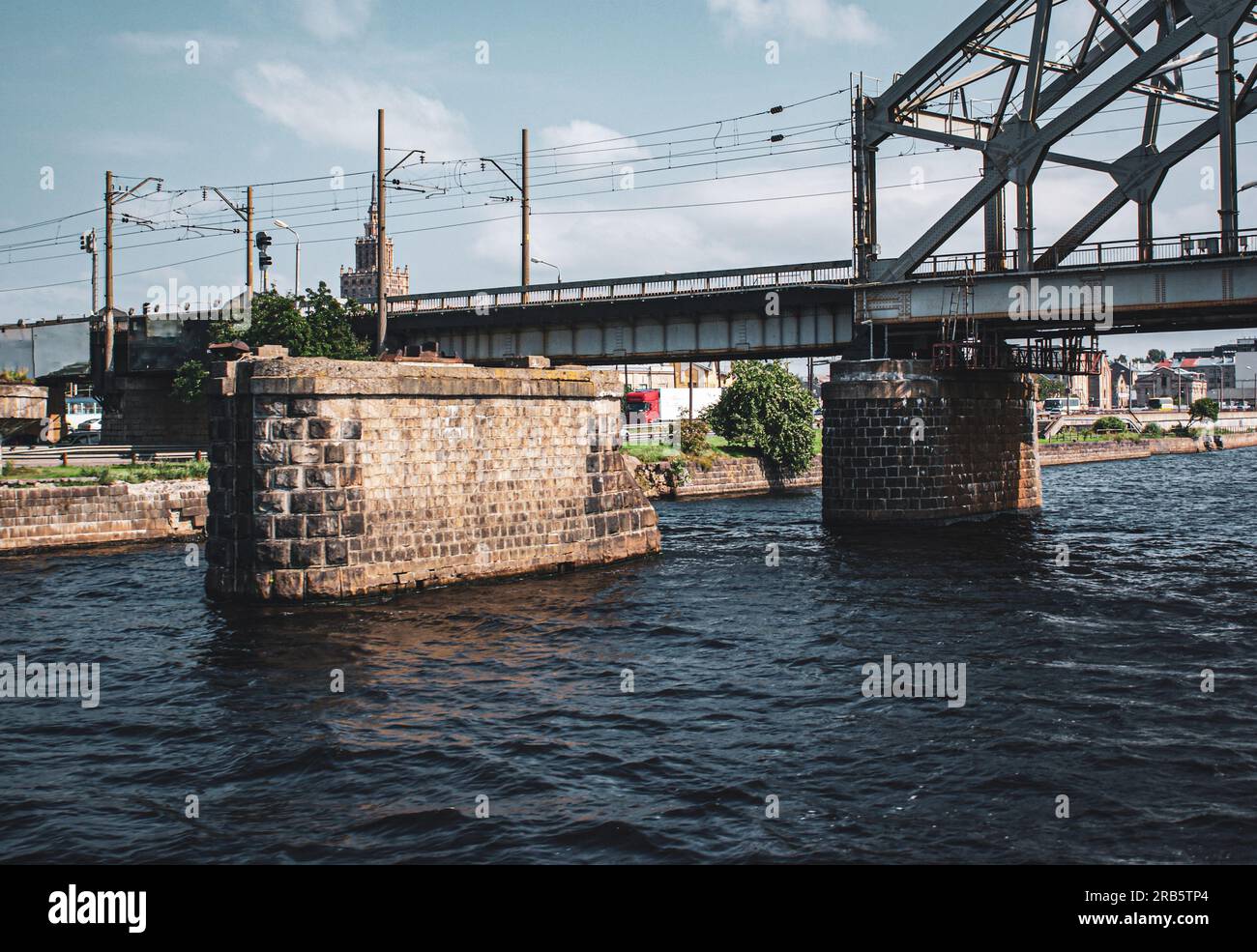 Suspension bridge over a large river hi-res stock photography and ...