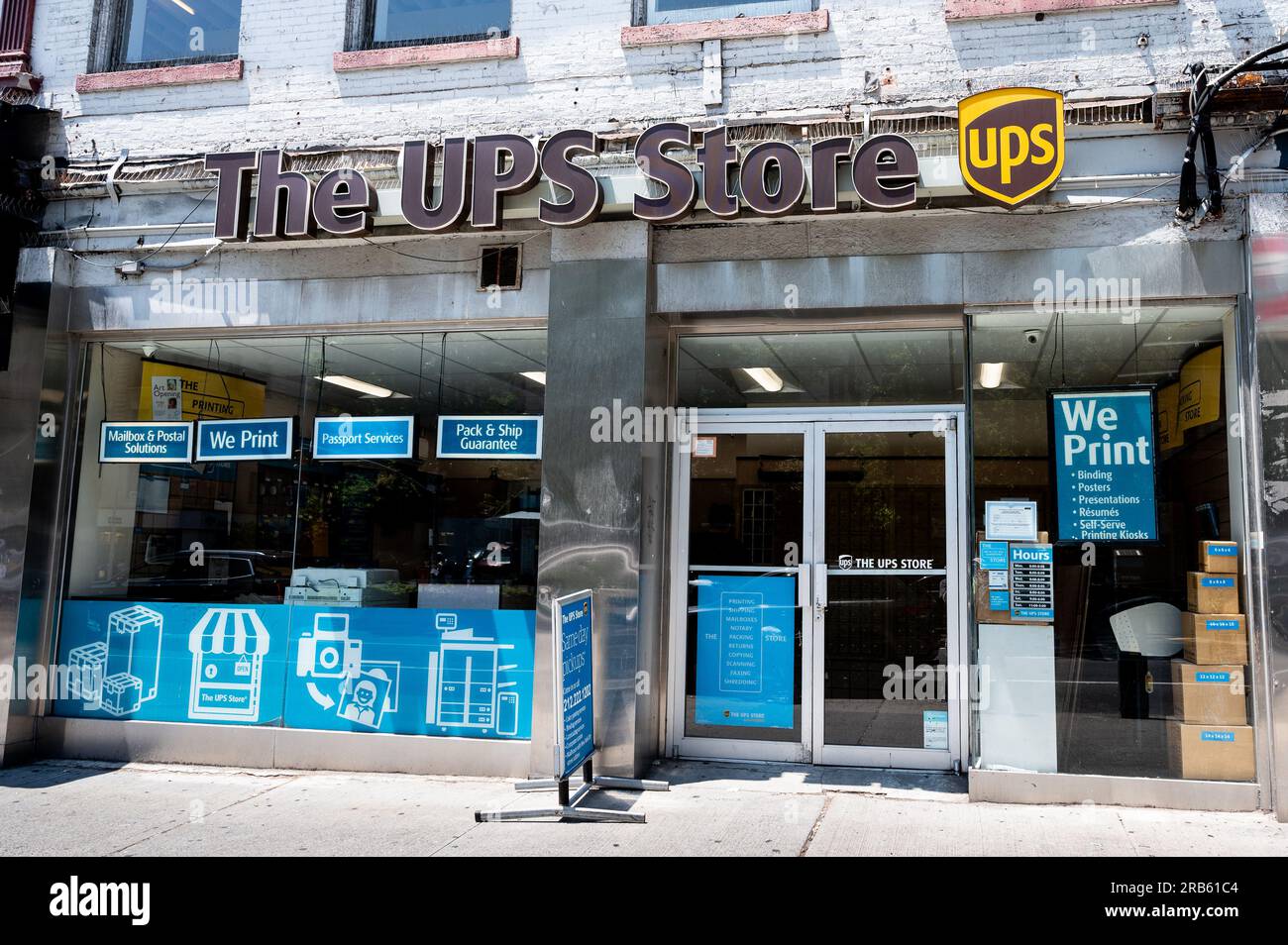 The ups store logo hi-res stock photography and images - Alamy
