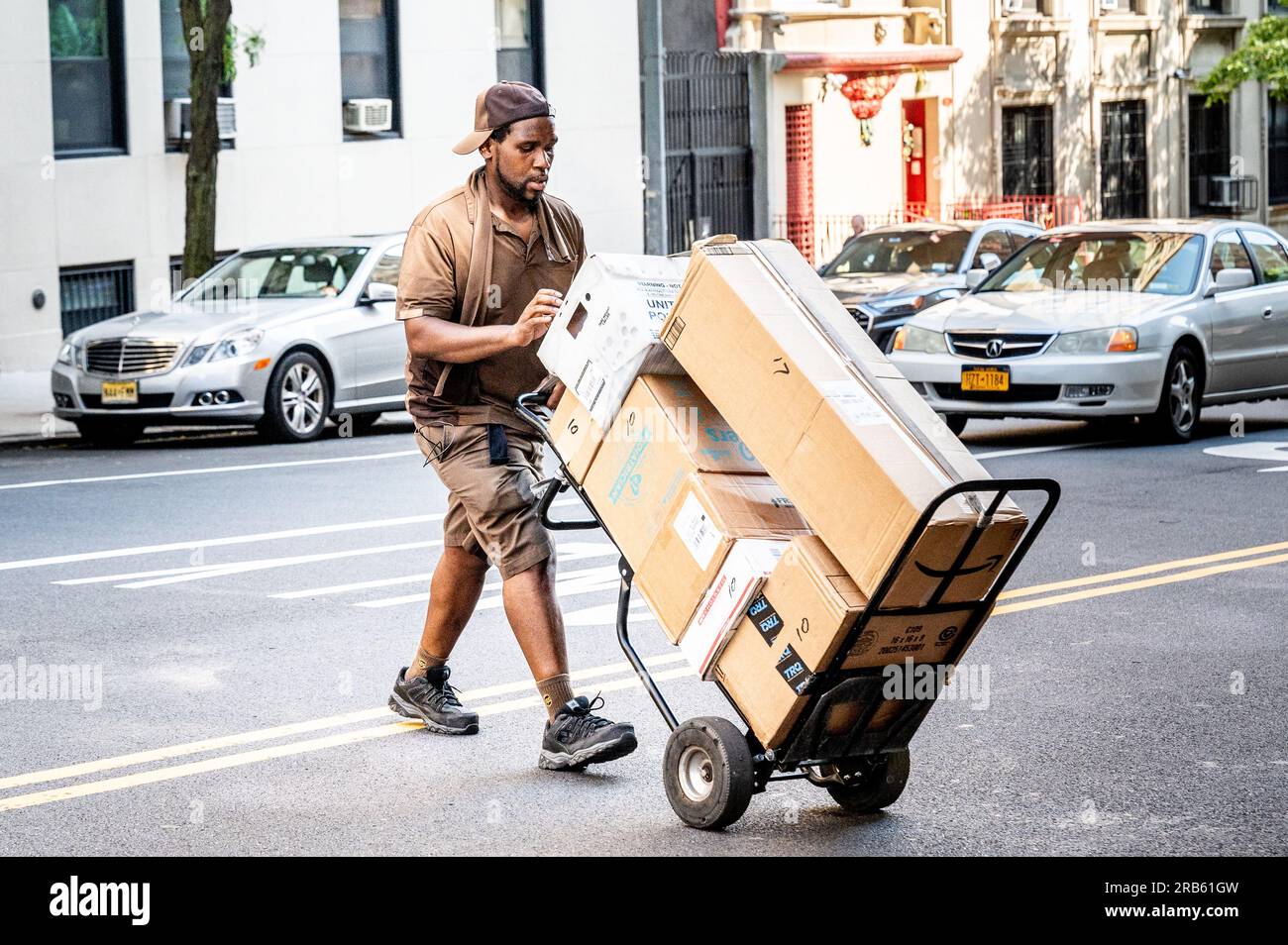 Ups driver hi-res stock photography and images - Alamy