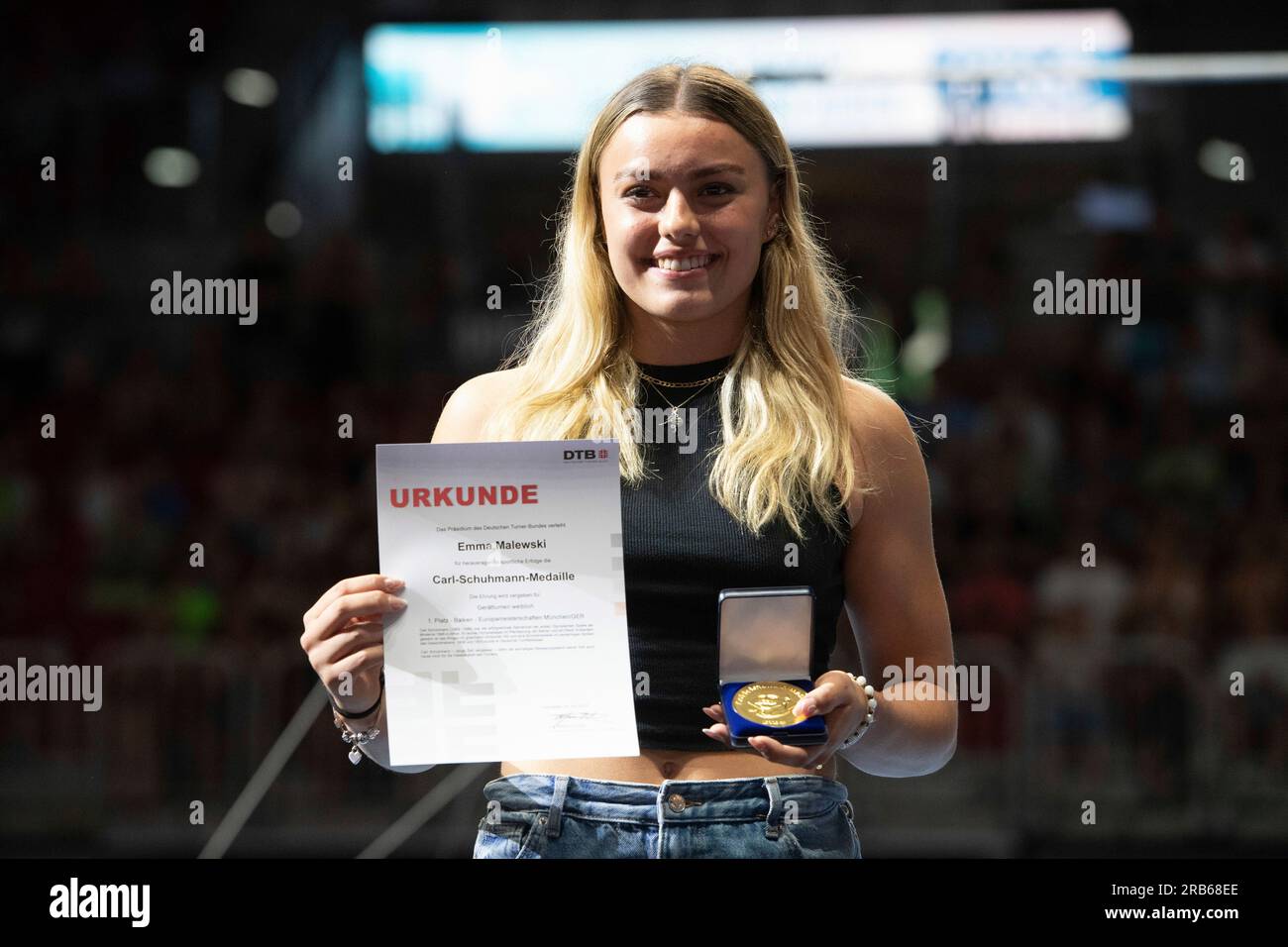 Emma MALEWSKI receives the Carl Schuhmann medal of the DTB, gymnastics ...