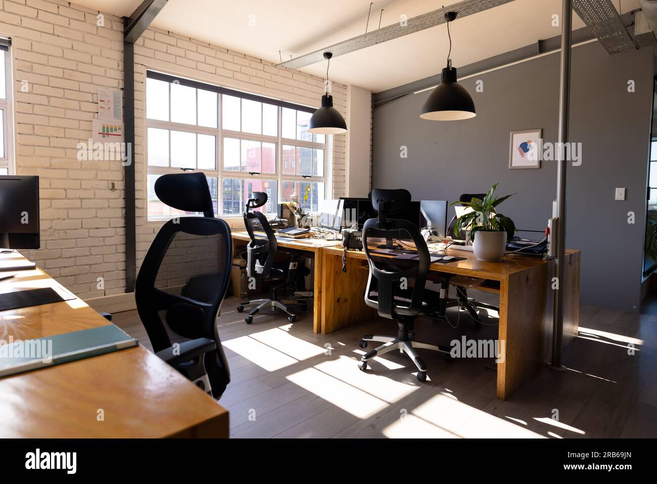 Big window hi-res stock photography and images - Alamy