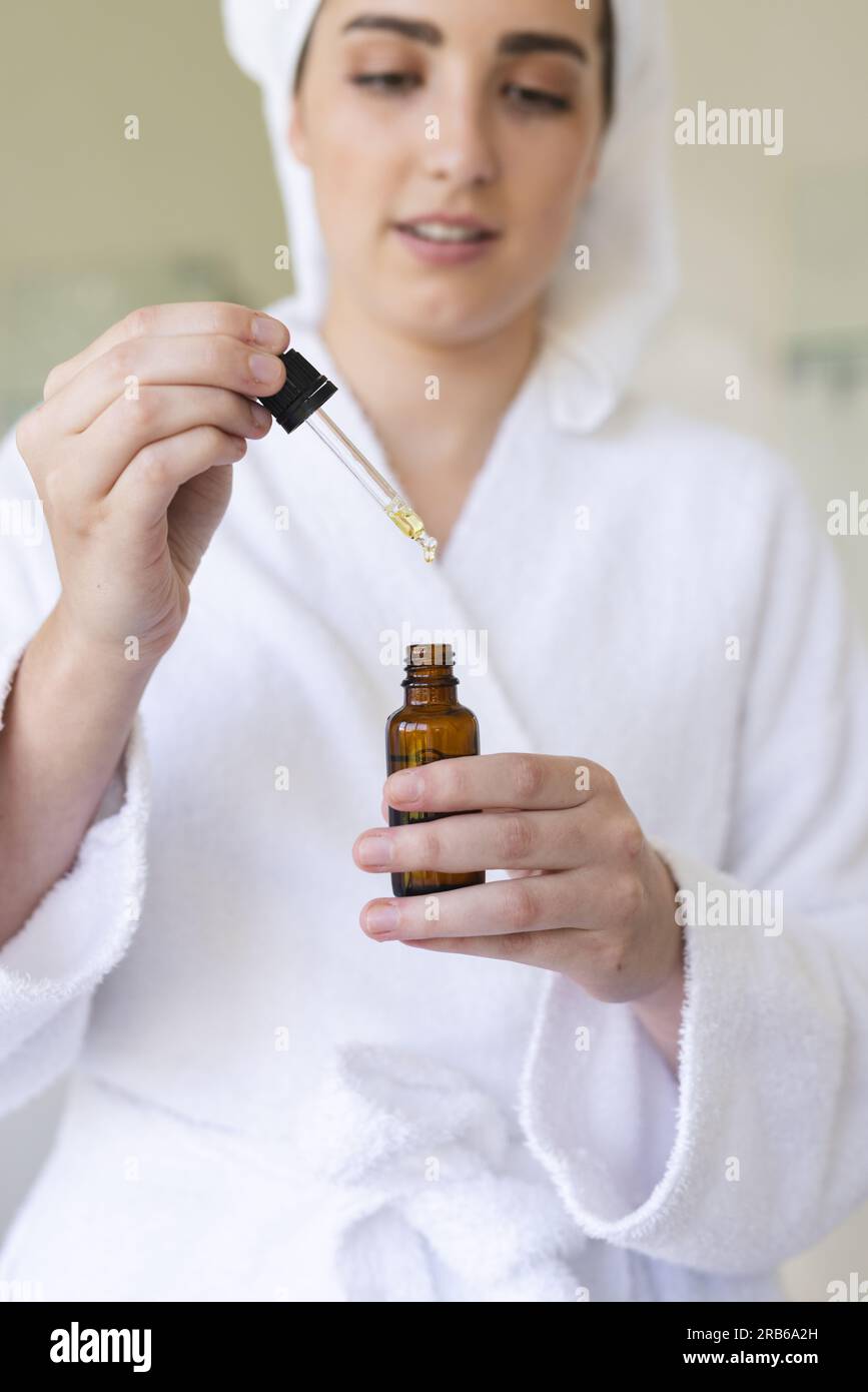 One woman applying oil bath hi-res stock photography and images - Alamy