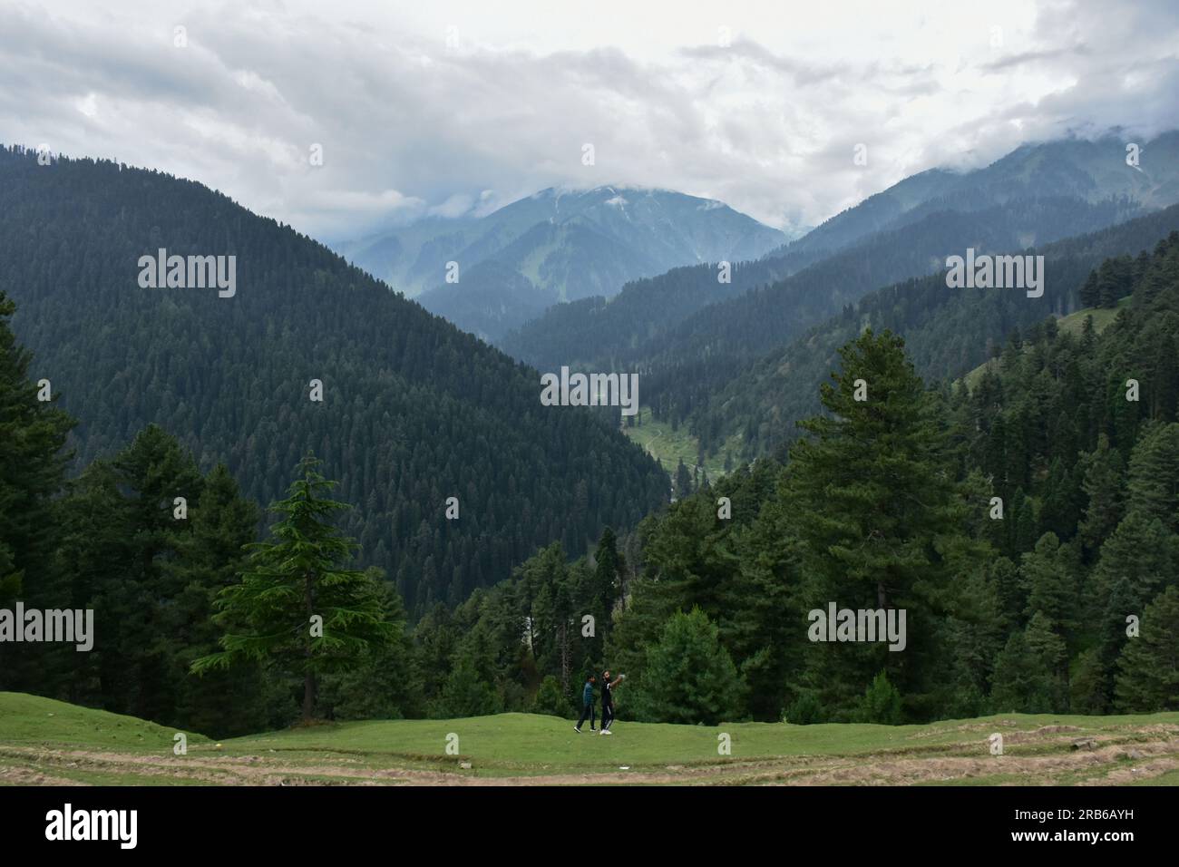 Gulmarg, India. 07th July, 2023. Visitors take pictures at the Gulmarg ...