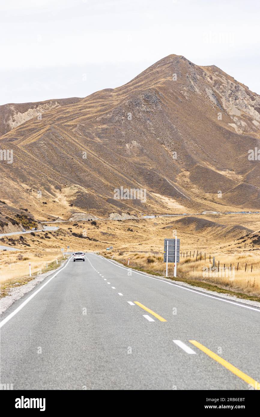 State Highway 8 road through Lindis Pass, New Zealand Stock Photo - Alamy