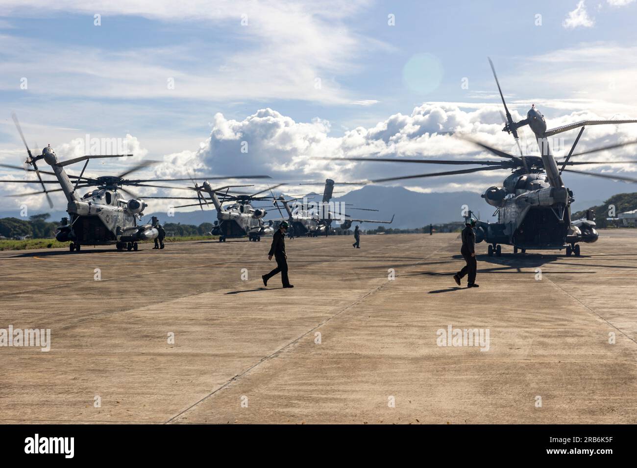 U.S. Marine Corps CH-53E Super Stallions attached to Marine Medium ...