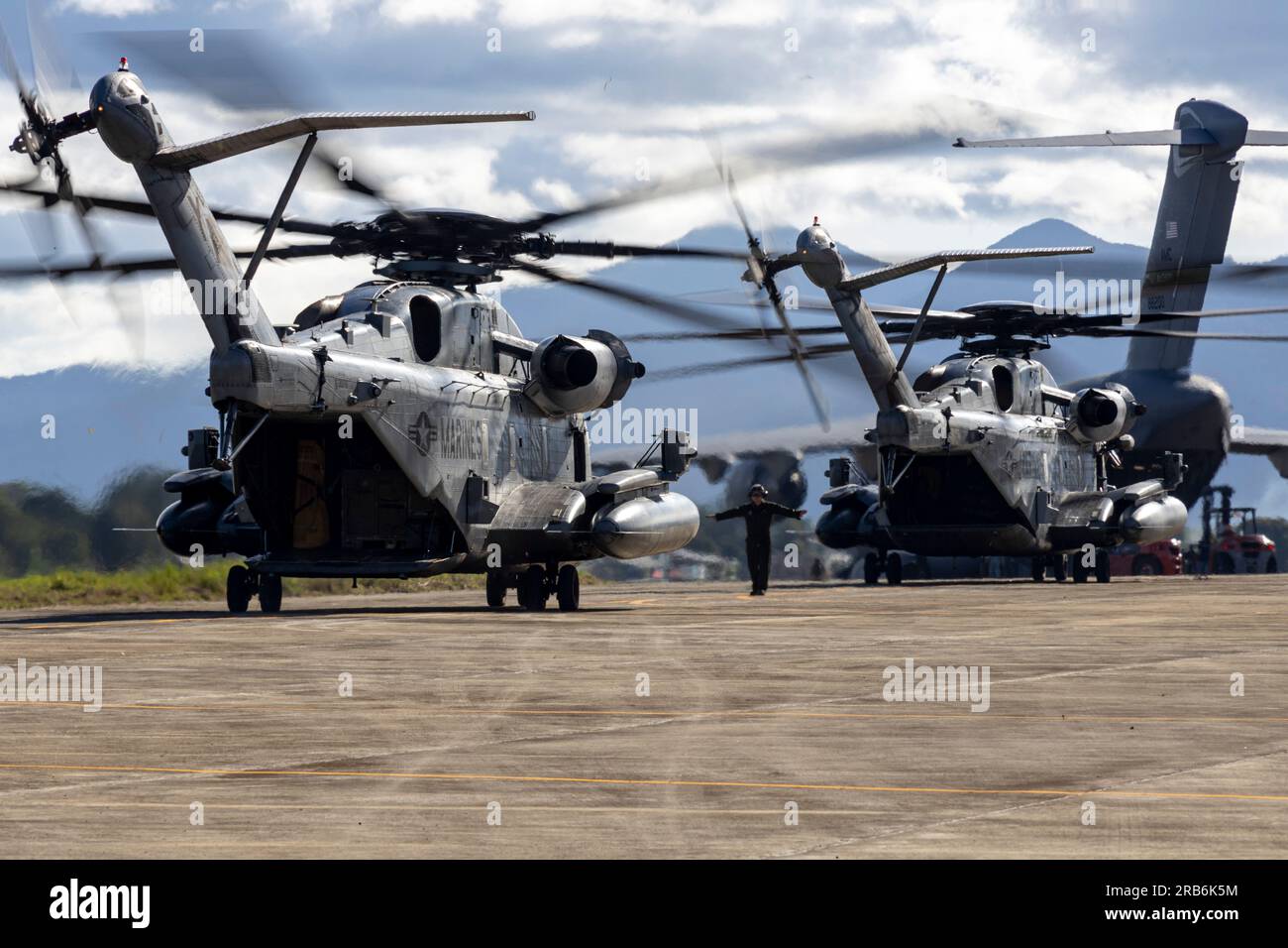 U.S. Marine Corps CH-53E Super Stallions attached to Marine Medium ...