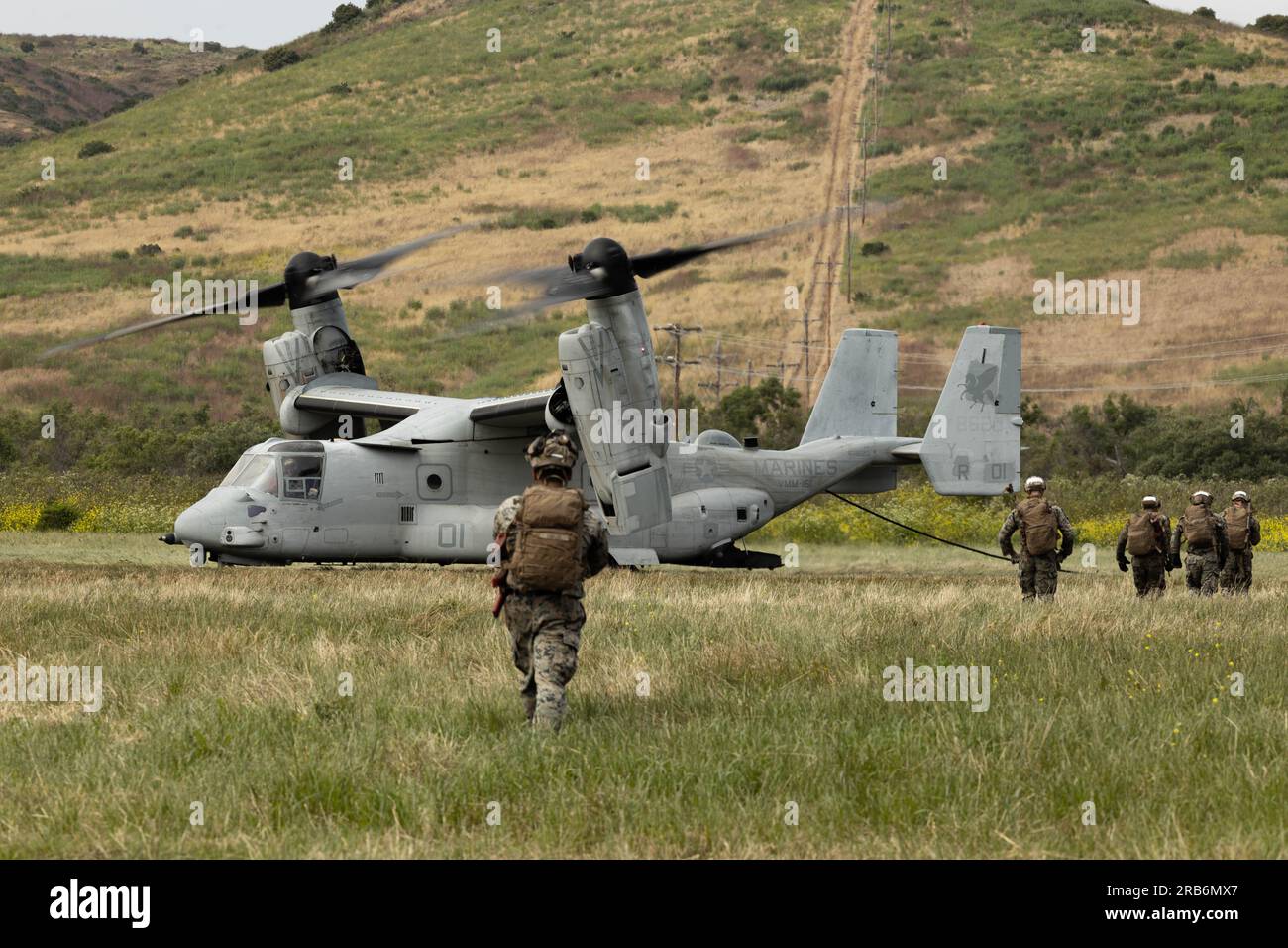 U.S. Marines with 1st Reconnaissance Battalion, 1st Marine Division ...