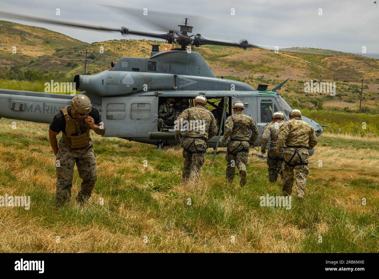 U.S. Marines with 1st Reconnaissance Battalion, 1st Marine Division ...