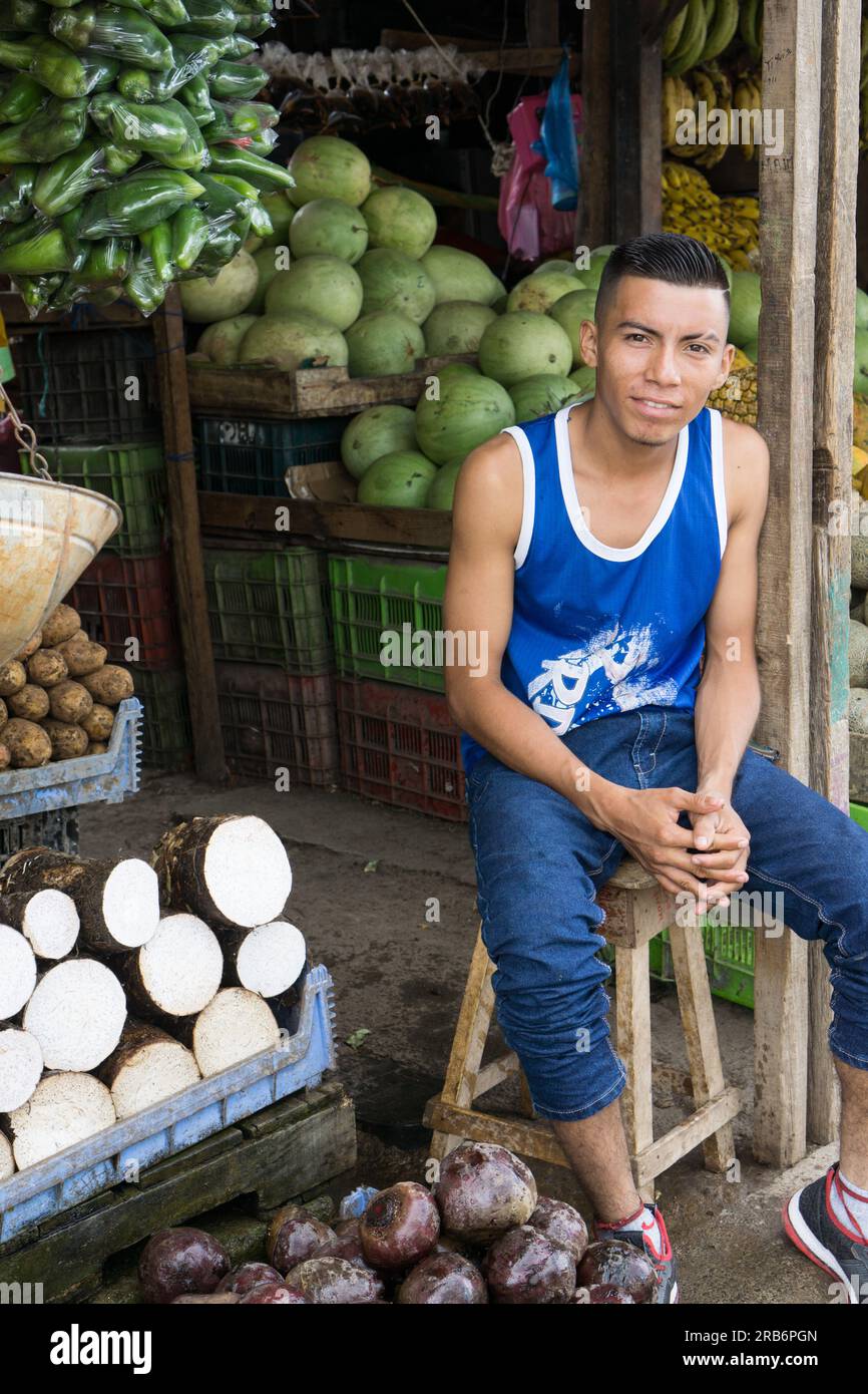 Roadside fruit and vegetable vendor hi-res stock photography and images - Alamy