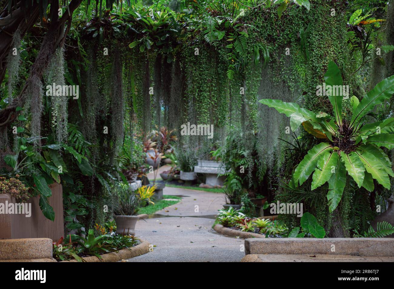 Traditional indian garden arch hi-res stock photography and images - Alamy