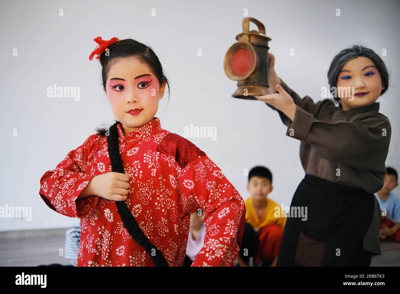 Children learn Peking opera to feel the charm of the quintessence of ...