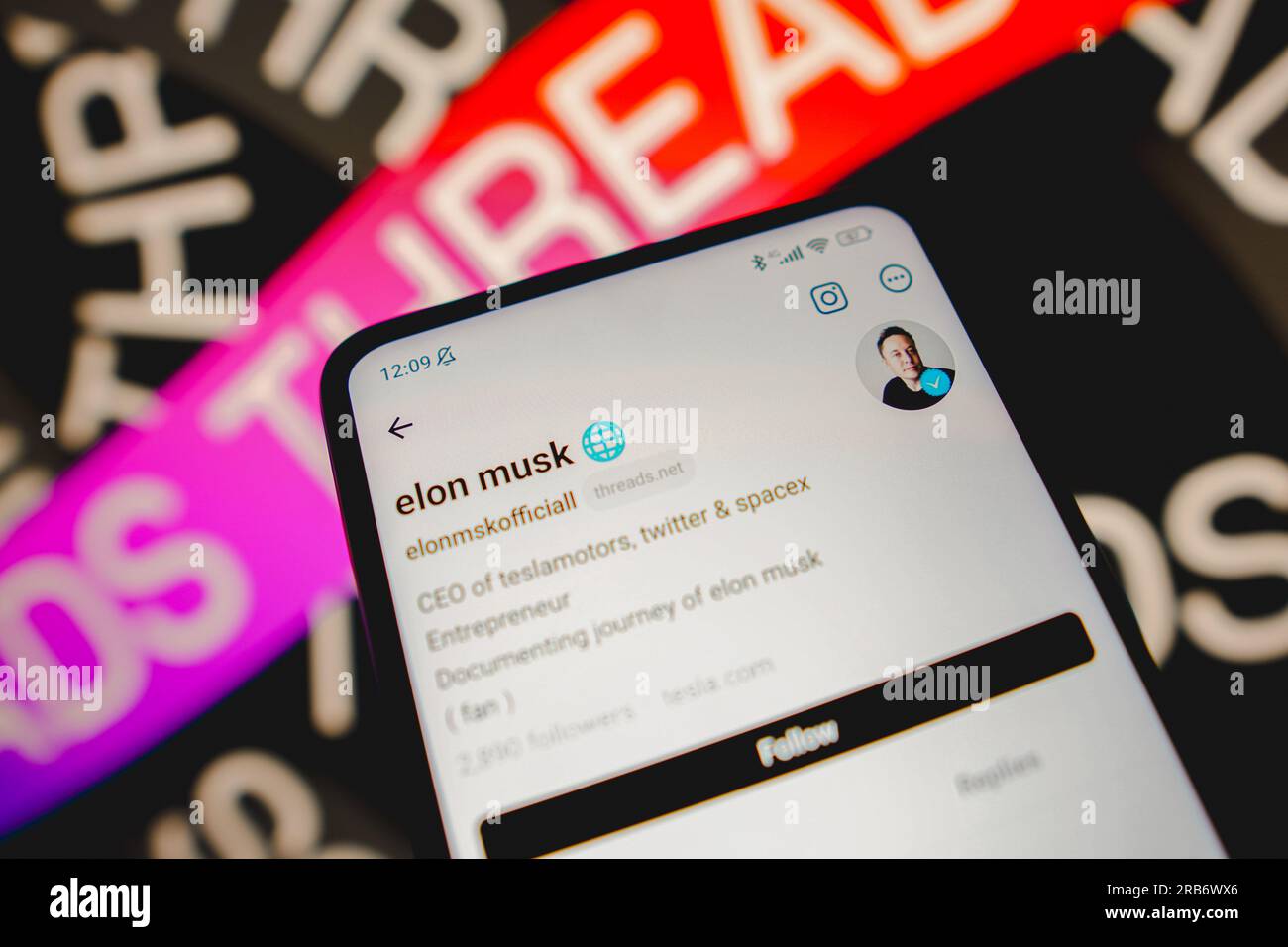 Elon musk official twitter profile hi-res stock photography and images ...