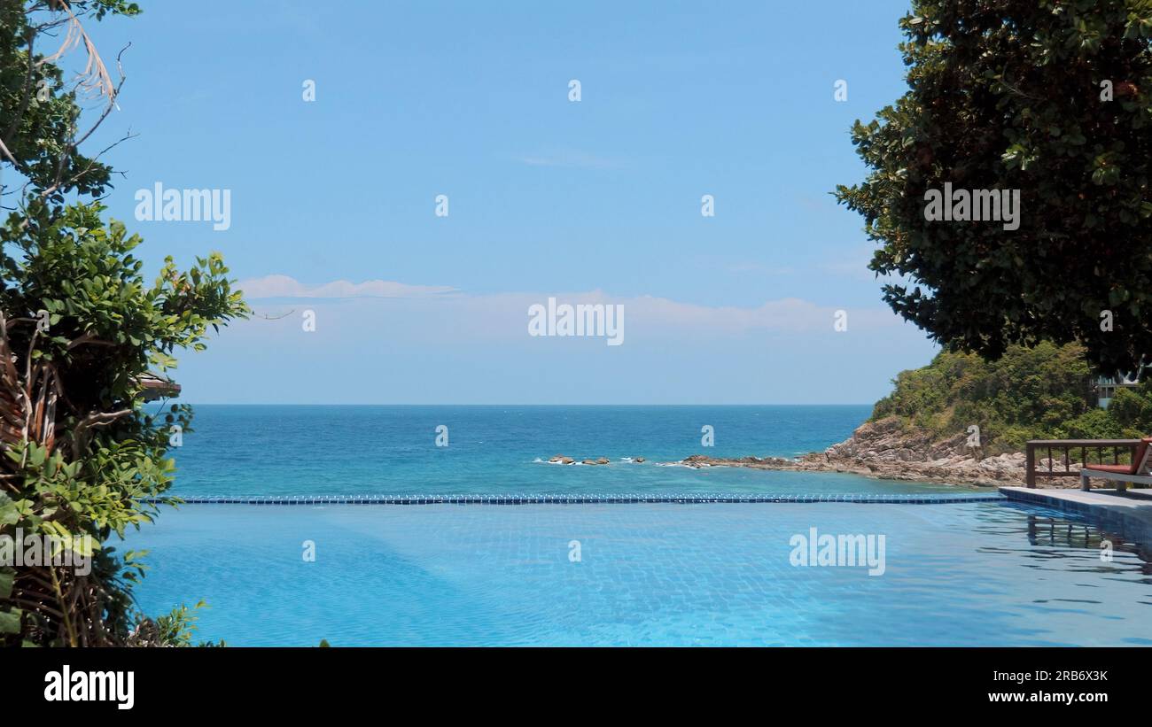 Beautiful stunning infinity swimming pool hi-res stock photography and ...