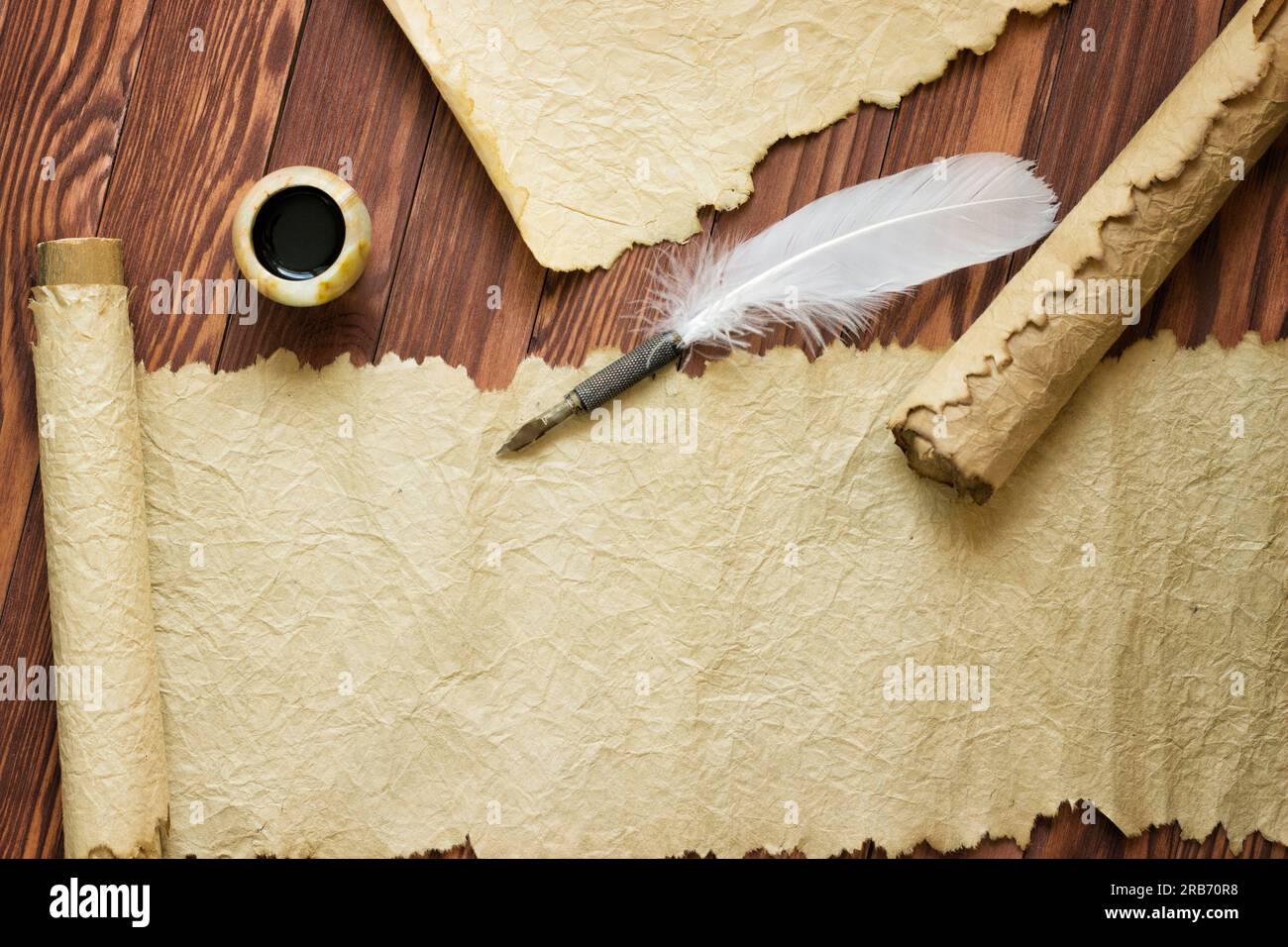 Ink pot quill antique hi-res stock photography and images - Alamy