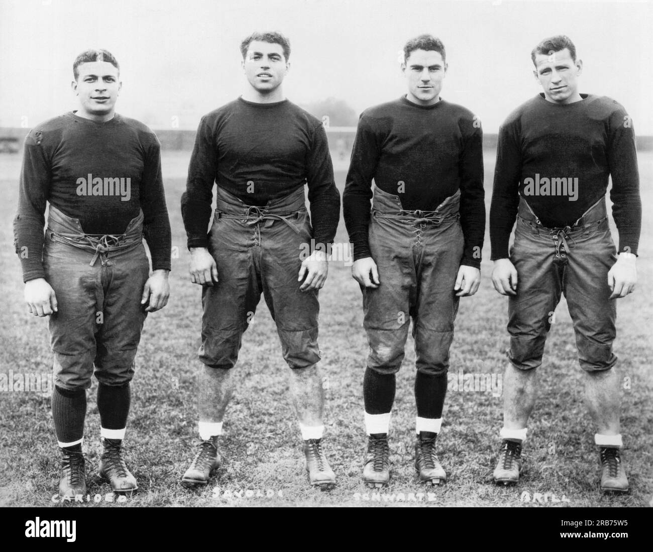 1920s football players hi-res stock photography and images - Alamy