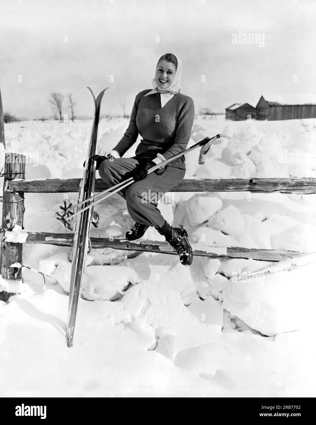 Skier 1950s hi-res stock photography and images - Alamy