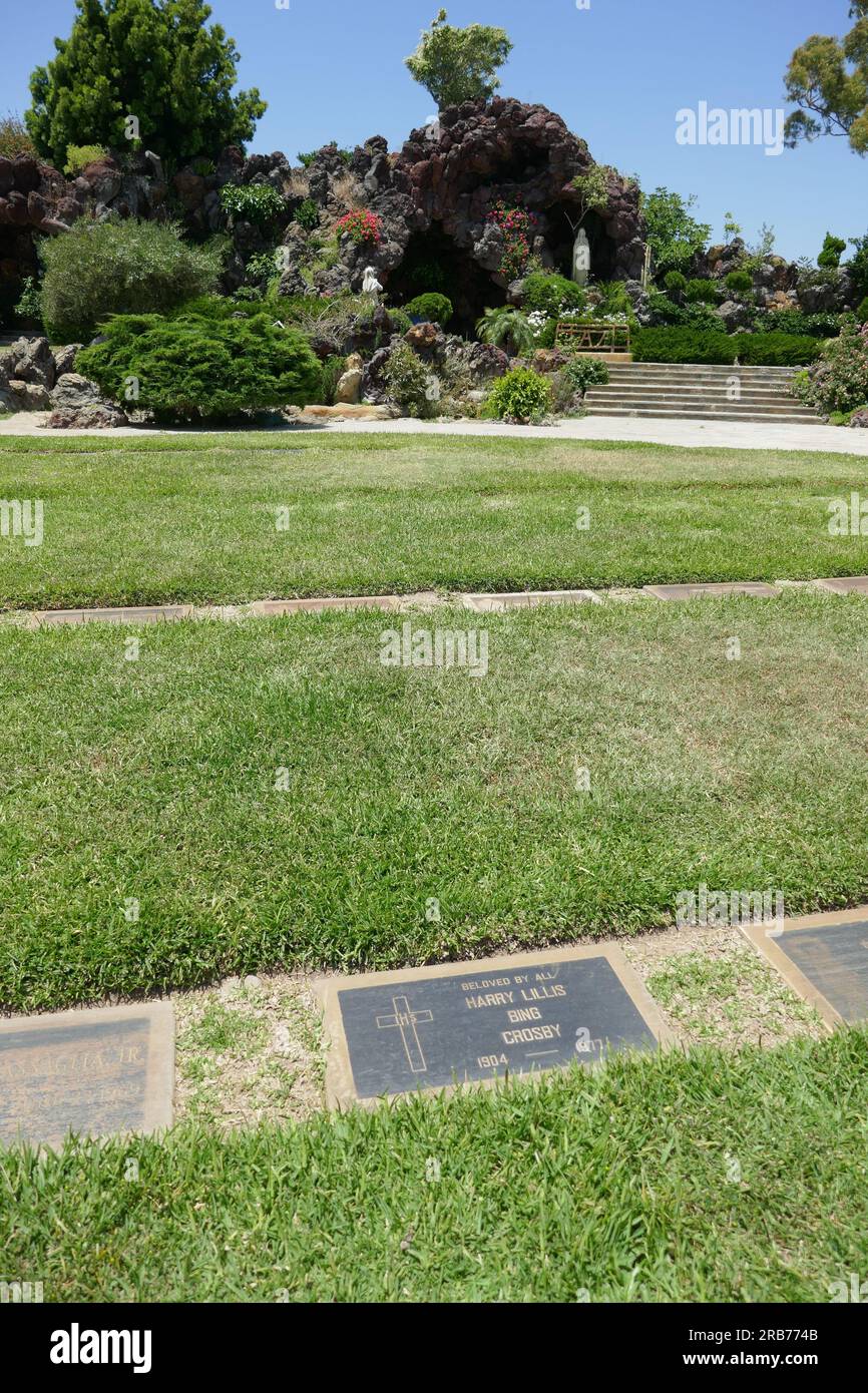 Culver City, California, USA 6th July 2023 Singer Bing Crosby Grave in ...