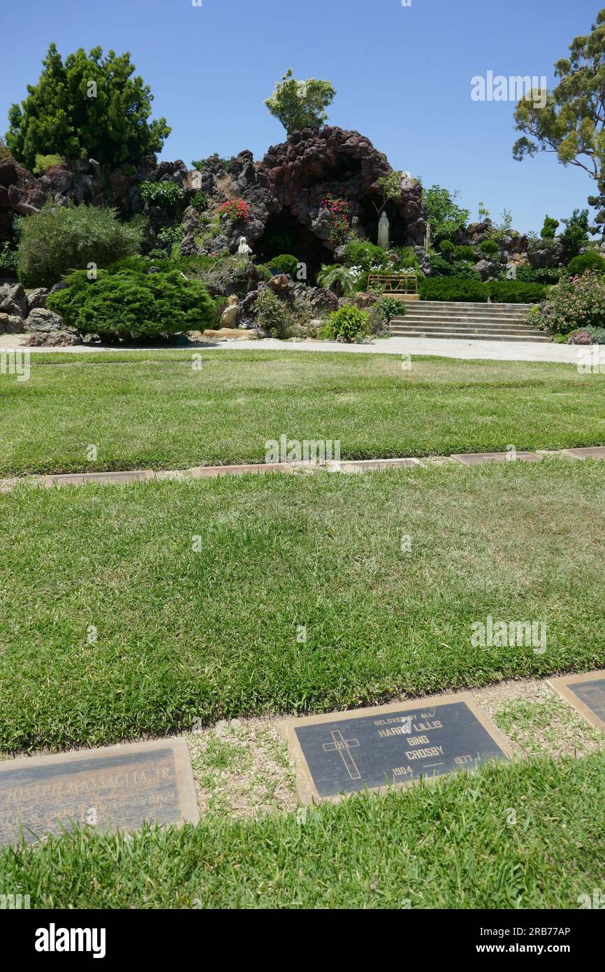 Culver City, California, USA 6th July 2023 Singer Bing Crosby Grave in ...