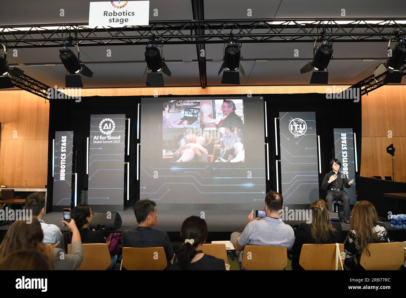 (230708) -- GENEVA, July 8, 2023 (Xinhua) -- Humanoid robot Geminoid ...