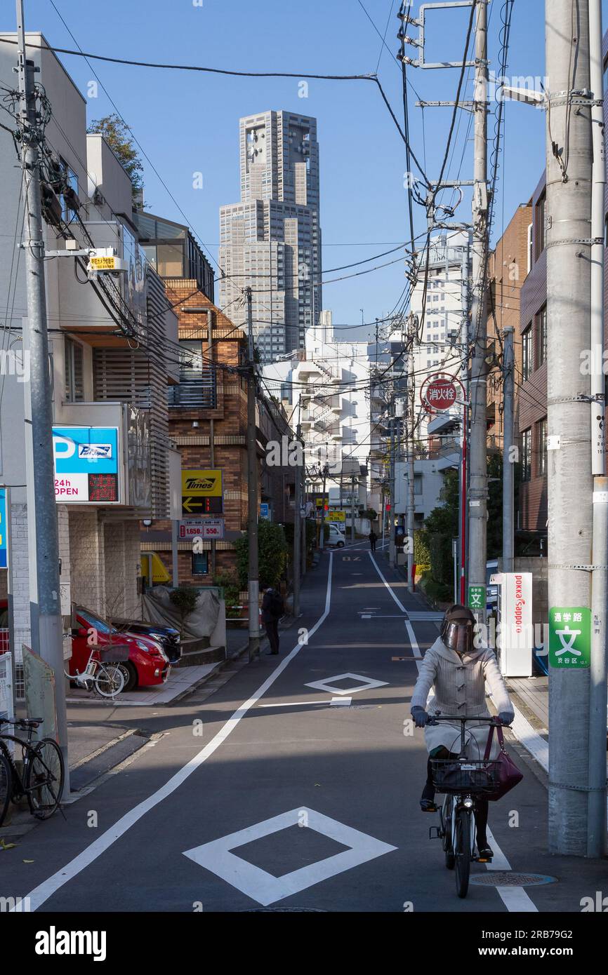 The towers of the Tokyo Metropolitan Government Building above a street ...