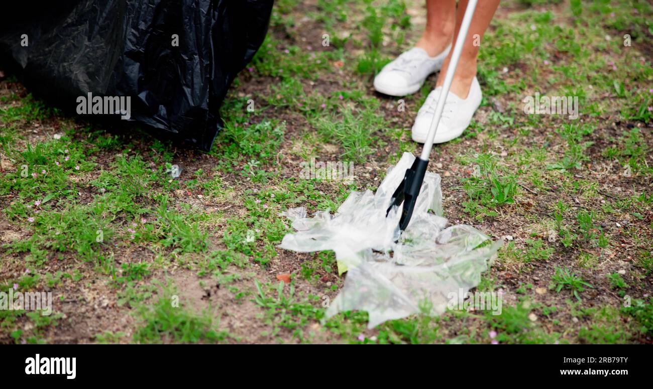 Garbage collector woman hi-res stock photography and images - Alamy
