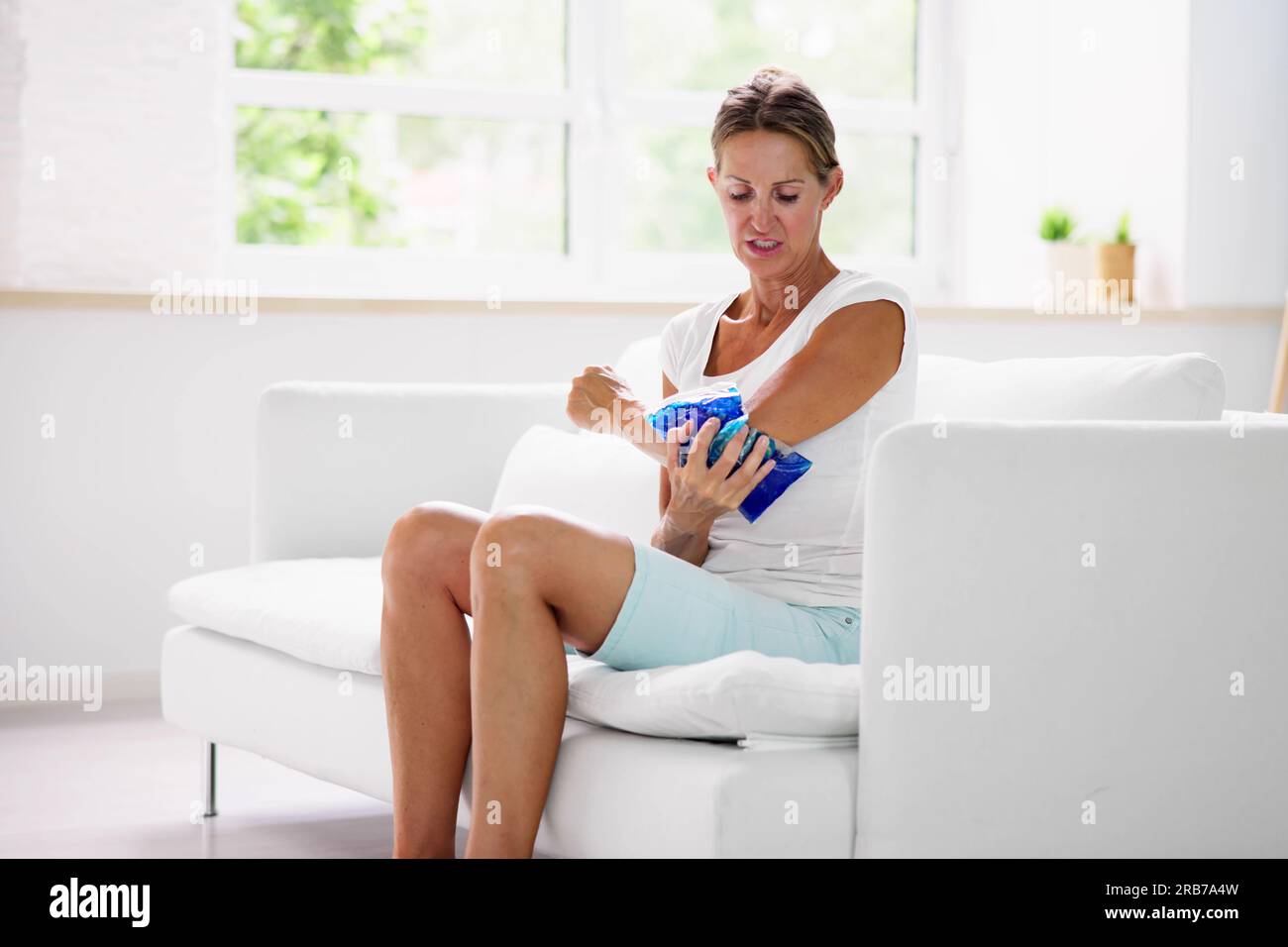 Applying Ice Pack Gel Against Elbow Pain Stock Photo - Alamy