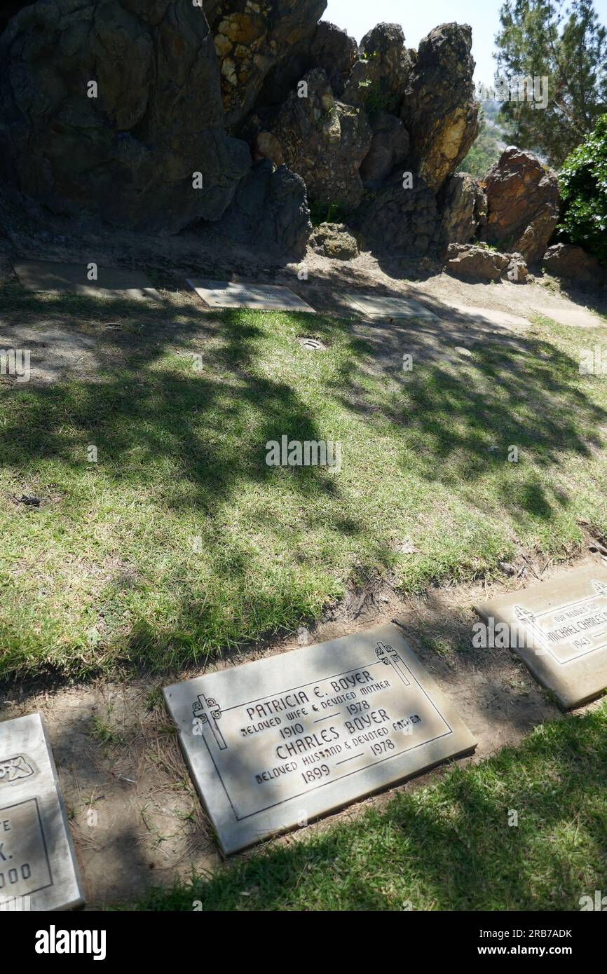 Grotto of holy cross cemetery hi-res stock photography and images - Alamy