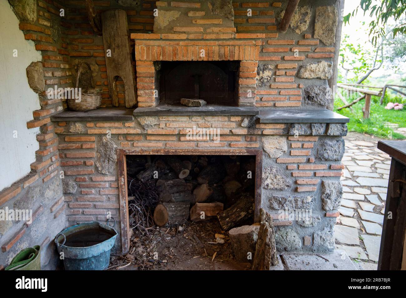 Wood fired pizza oven hi-res stock photography and images - Alamy