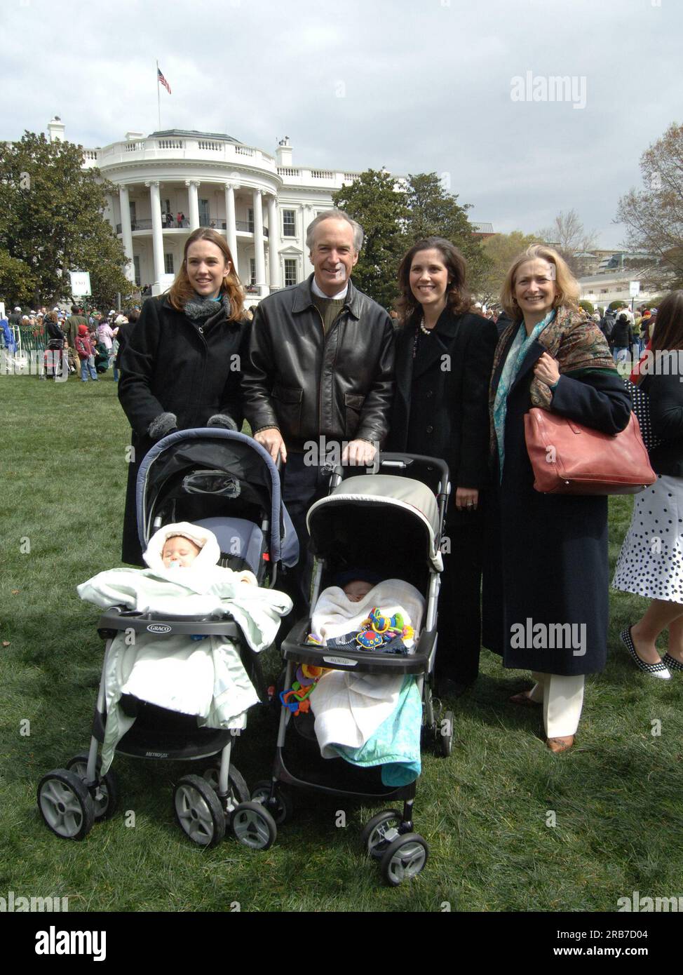 Secretary Dirk Kempthorne with White House Easter Egg Roll group ...