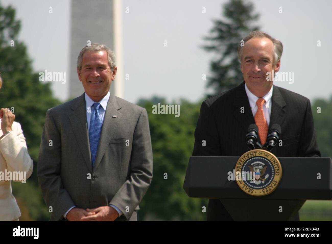 Dirk Kempthorne sworn in as Secretary of the Interior at White House ...