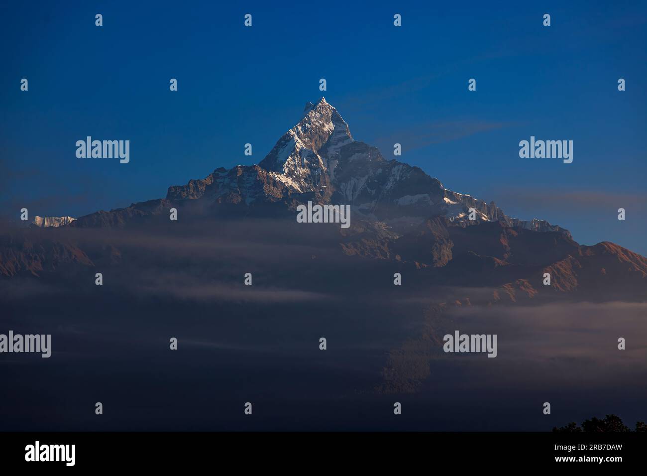 Mt Fishtail (Machhapuchchhre Stock Photo - Alamy