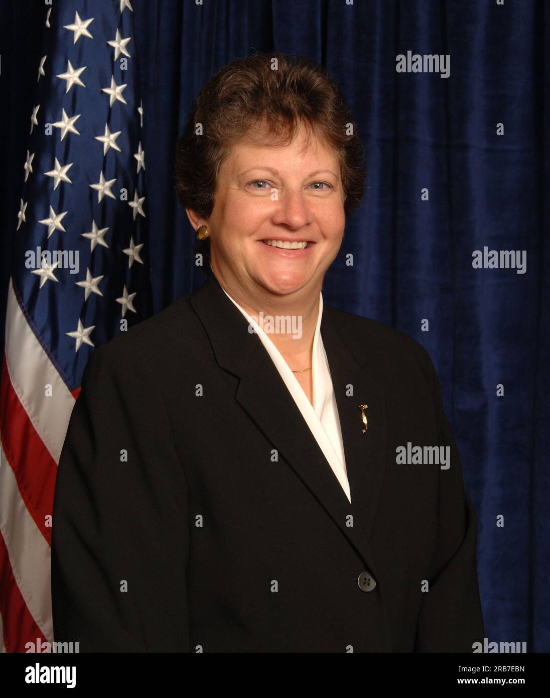 Official portrait of Office of Personnel Management Director Linda ...
