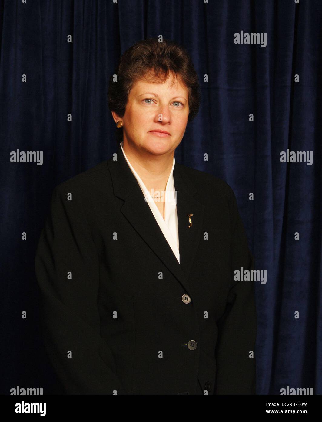 Official portrait of Office of Personnel Management Director Linda ...