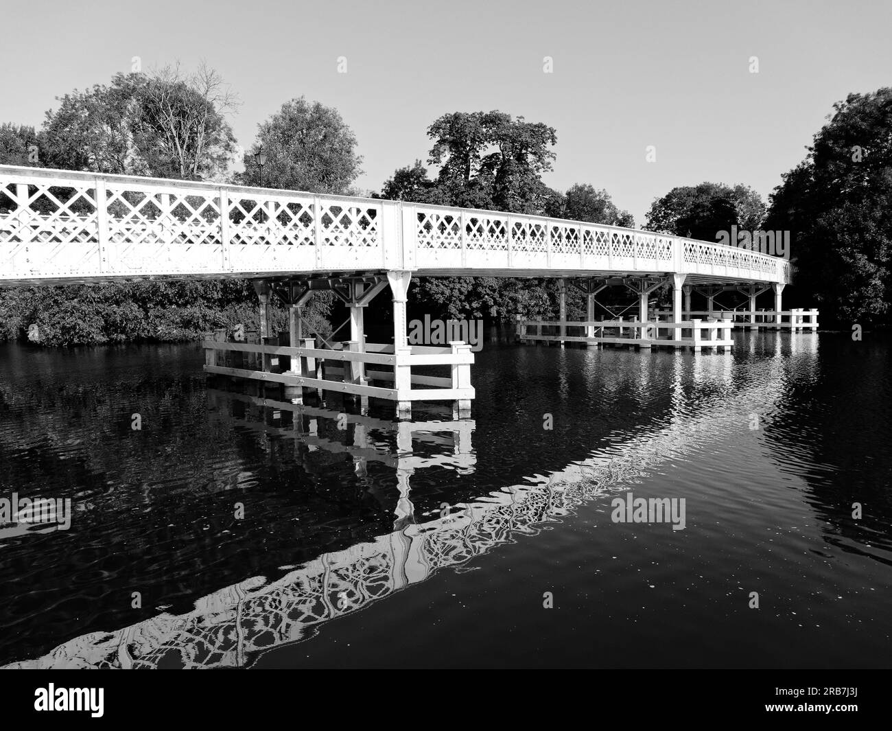 Black and White Landscape of Whitchurch Bridge, Pangbourne, Berkshire ...